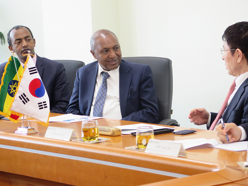 KIEP, 에티오피아 국책연구기관 정책연구센터(PSRC)와 연구협력에 관한 MOU 체결 | 공지사항 | 연구원소식 : 대외경제정책연구원