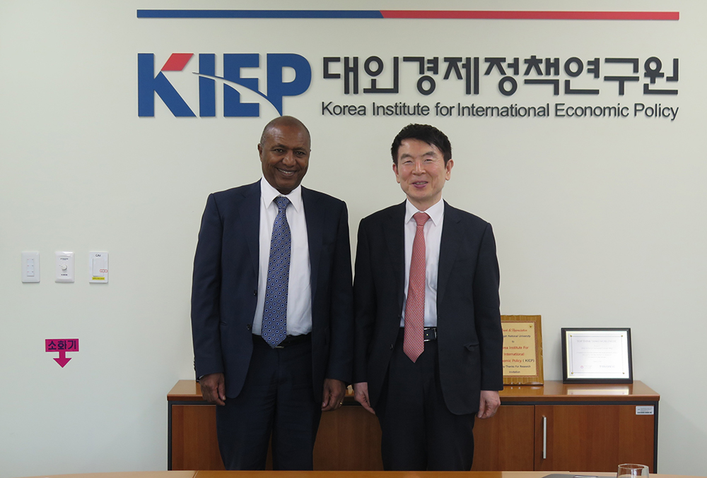 KIEP, 에티오피아 국책연구기관 정책연구센터(PSRC)와 연구협력에 관한 MOU 체결 | 공지사항 | 연구원소식 : 대외경제정책연구원