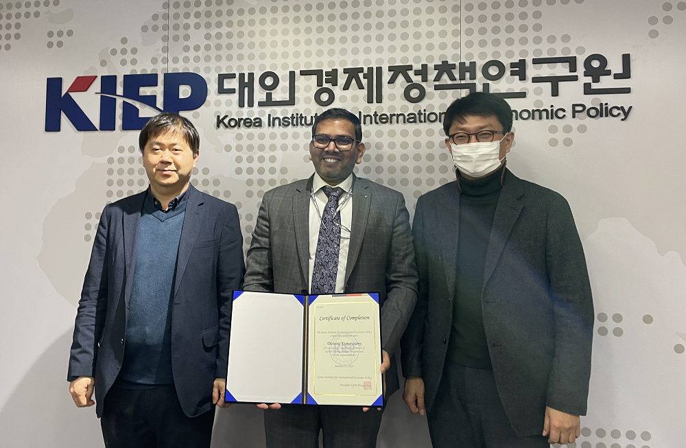 Visiting Scholar’s Seminar with Dr. Durairaj Kumarasamy, Manav Rachna International Institute of ...