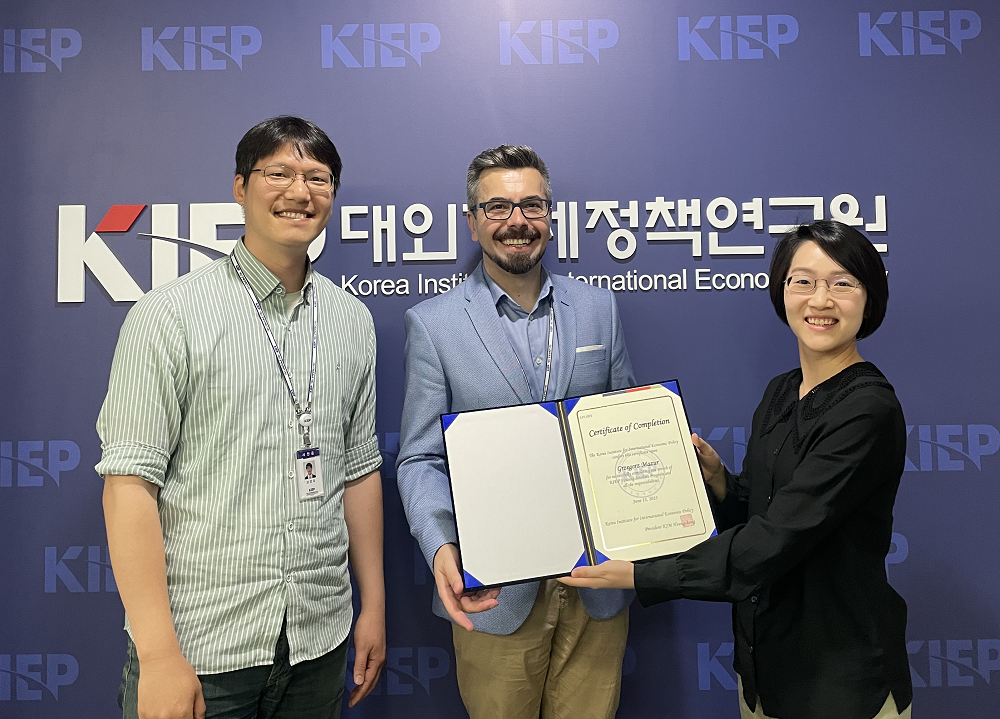 Visiting Scholar’s Seminar with Dr. Grzegorz Mazur, Poznan University of Economics and Business ...