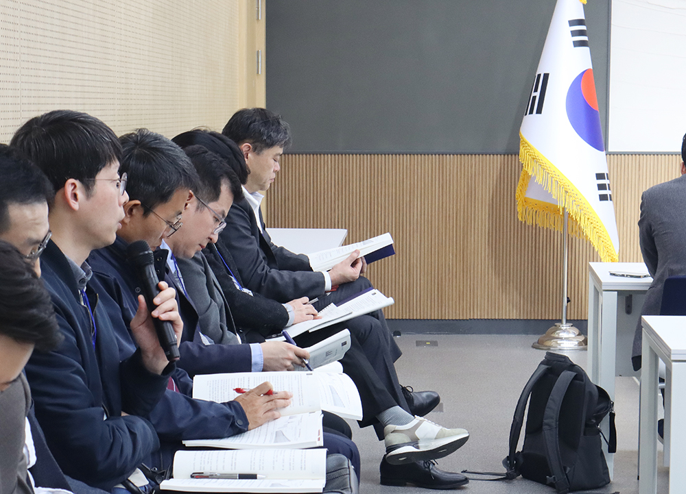 KIEP’s Outlook on the World Economy in 2025 | Inside KIEP | NEWS ...